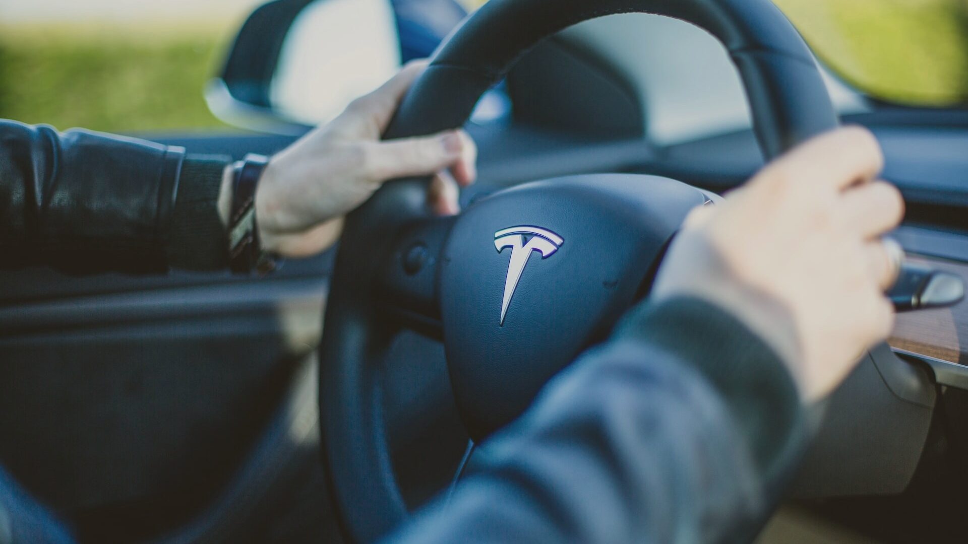 Tesla under investigation after multiple steering wheels fall off in US ...