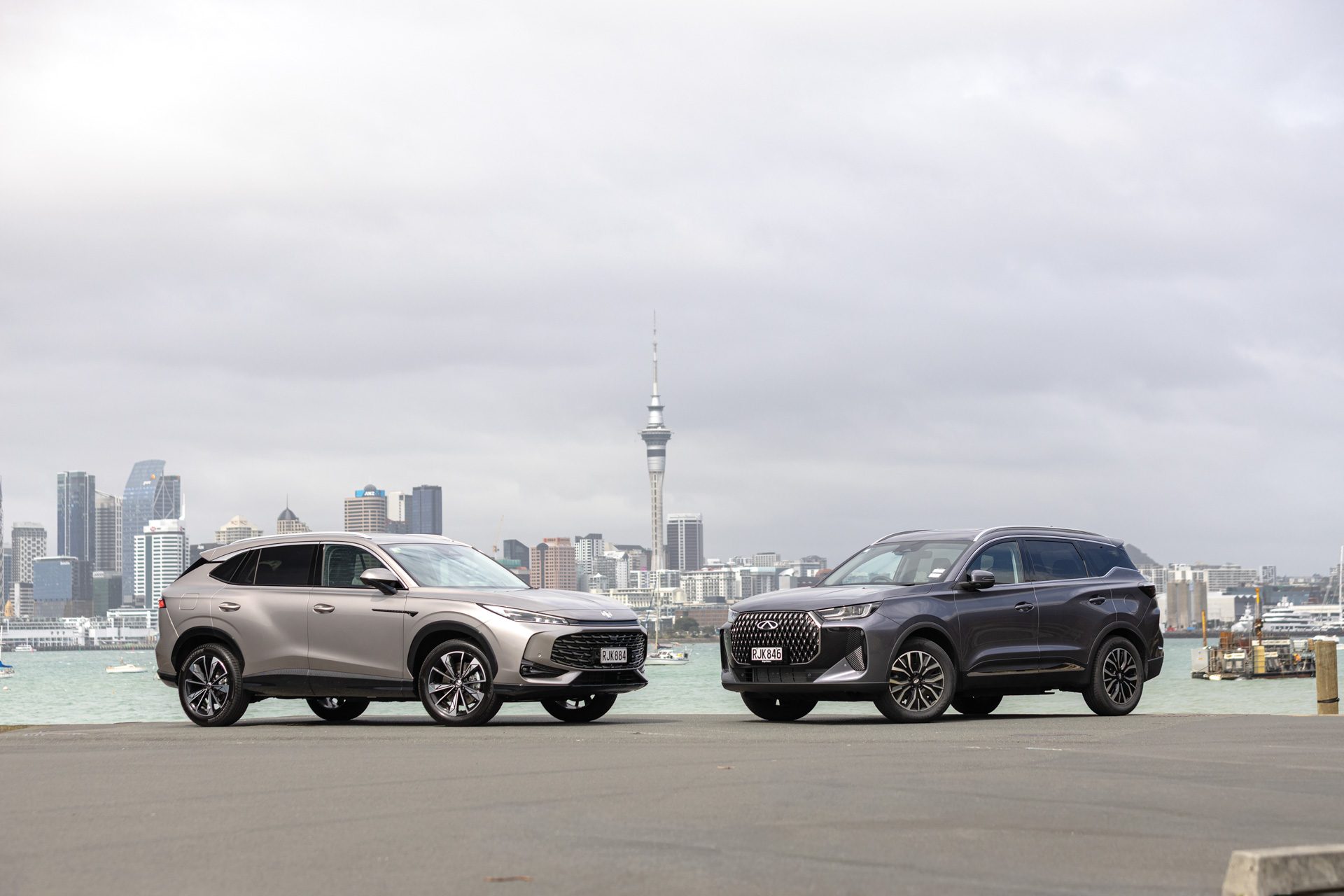 2025 Chery Tiggo 7 SHS Ultimate vs MG HS Essence hybrid+ Review – Auto ...