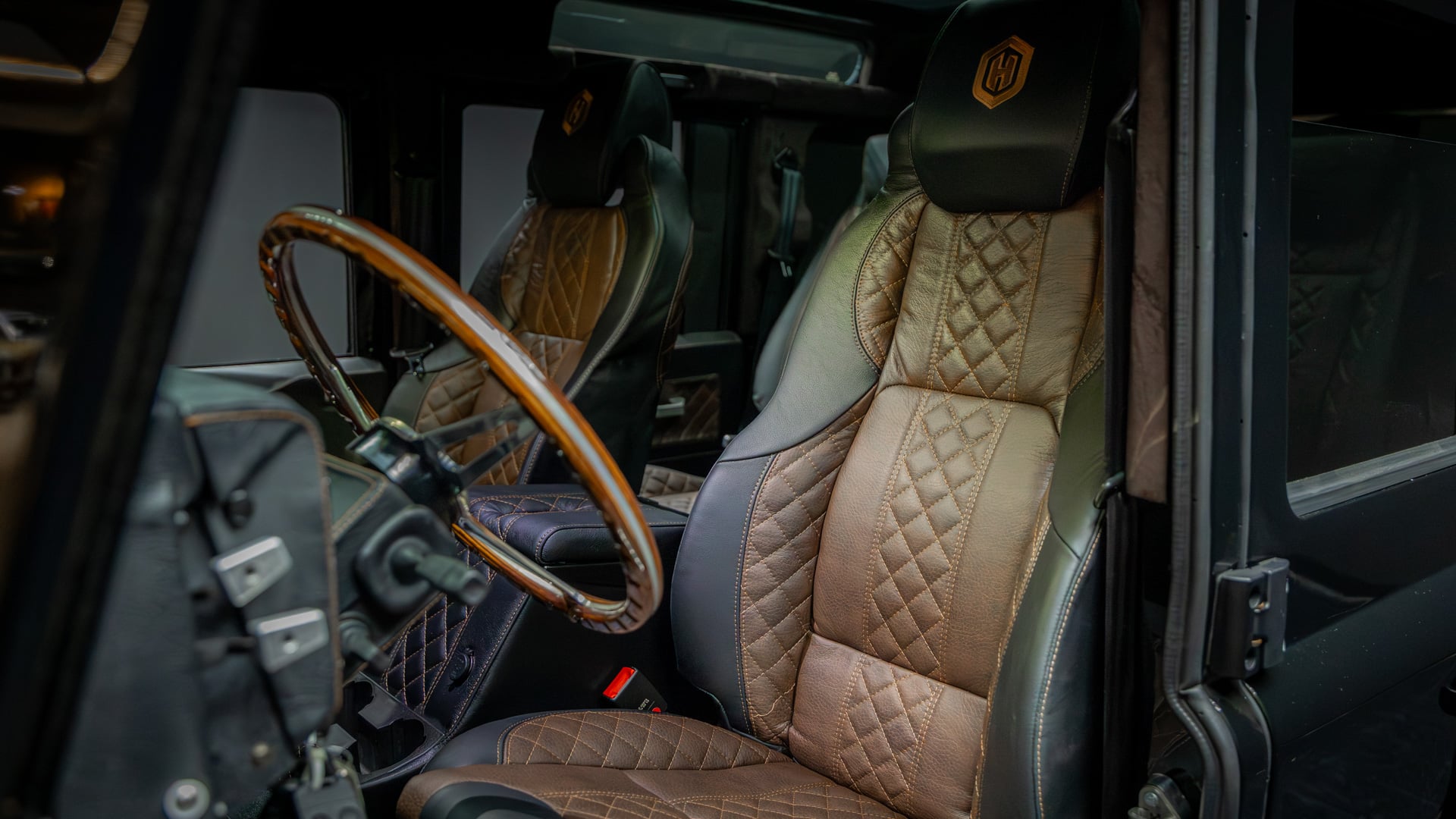 "One of a Kind" Land Rover Defender restomod a dedication to dads ...
