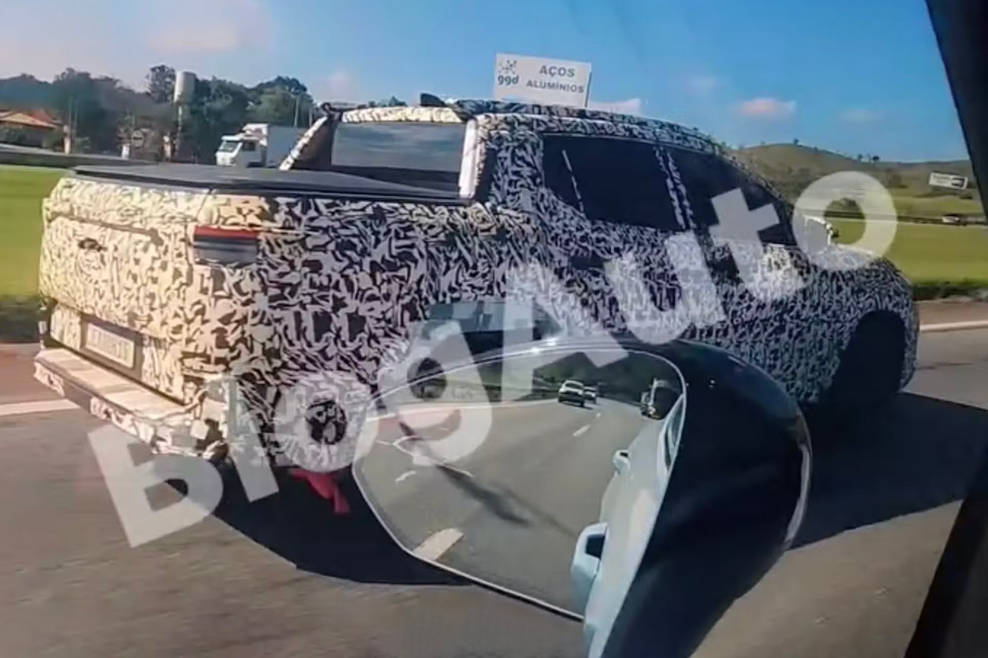Toyota's compact ute spotted testing – Auto Trader NZ